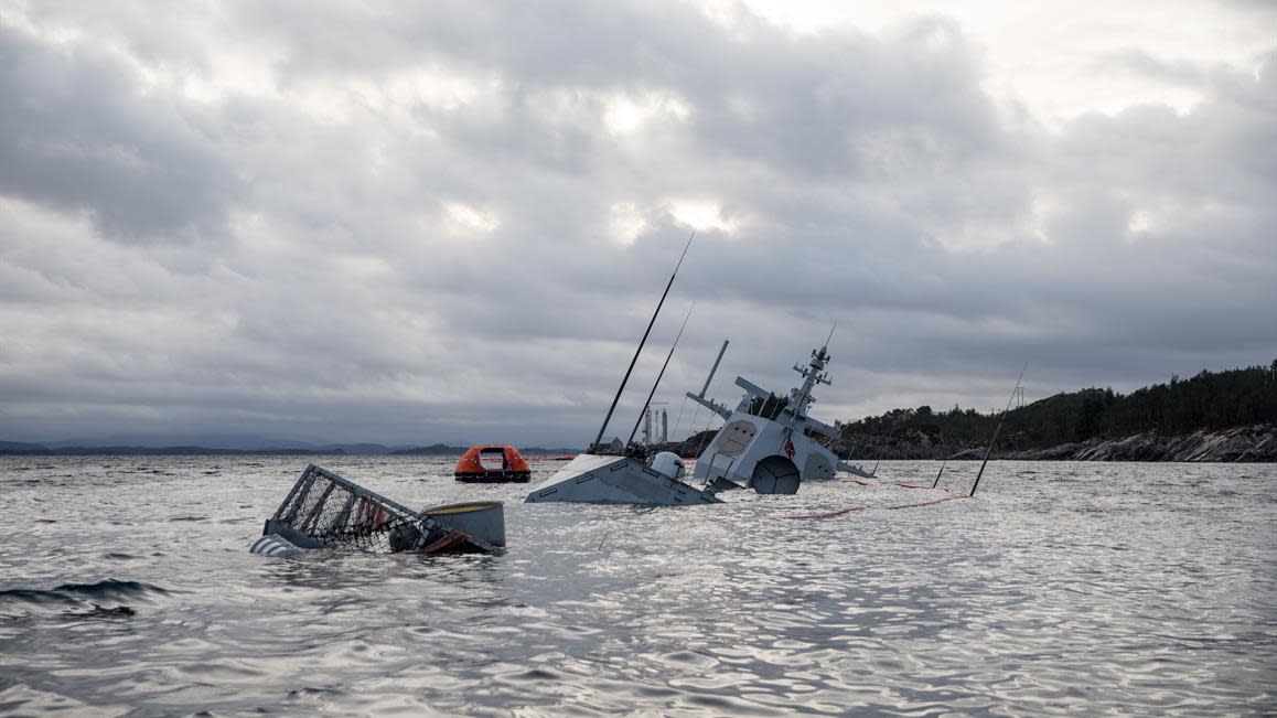 Investigating the wreck of the frigate Helge Ingstad
