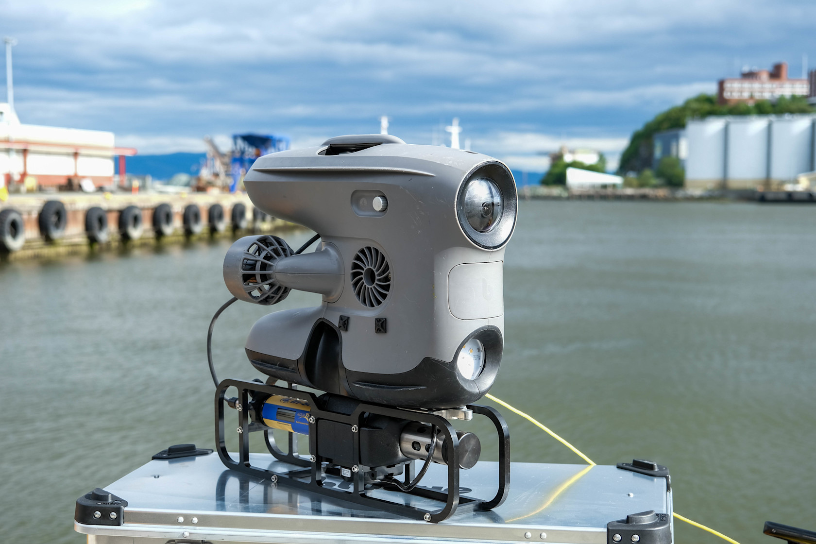 Measure water quality using the Aqua TROLL 500 multiparameter sonde