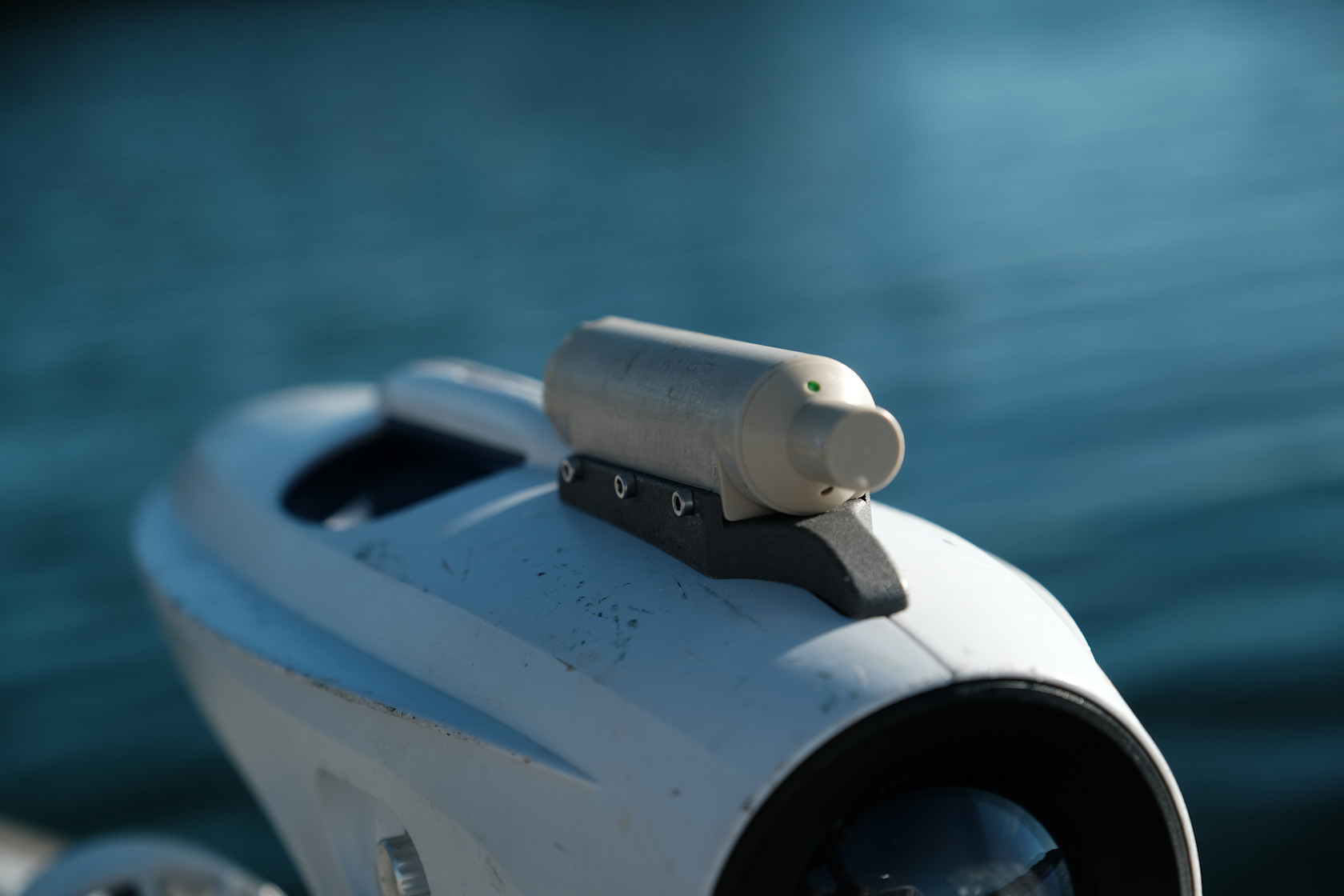 How do navigation and position tracking work underwater? | Blueye ...