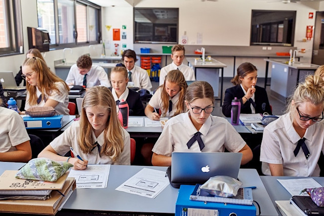 Social media classroom activities | ReachOut Schools