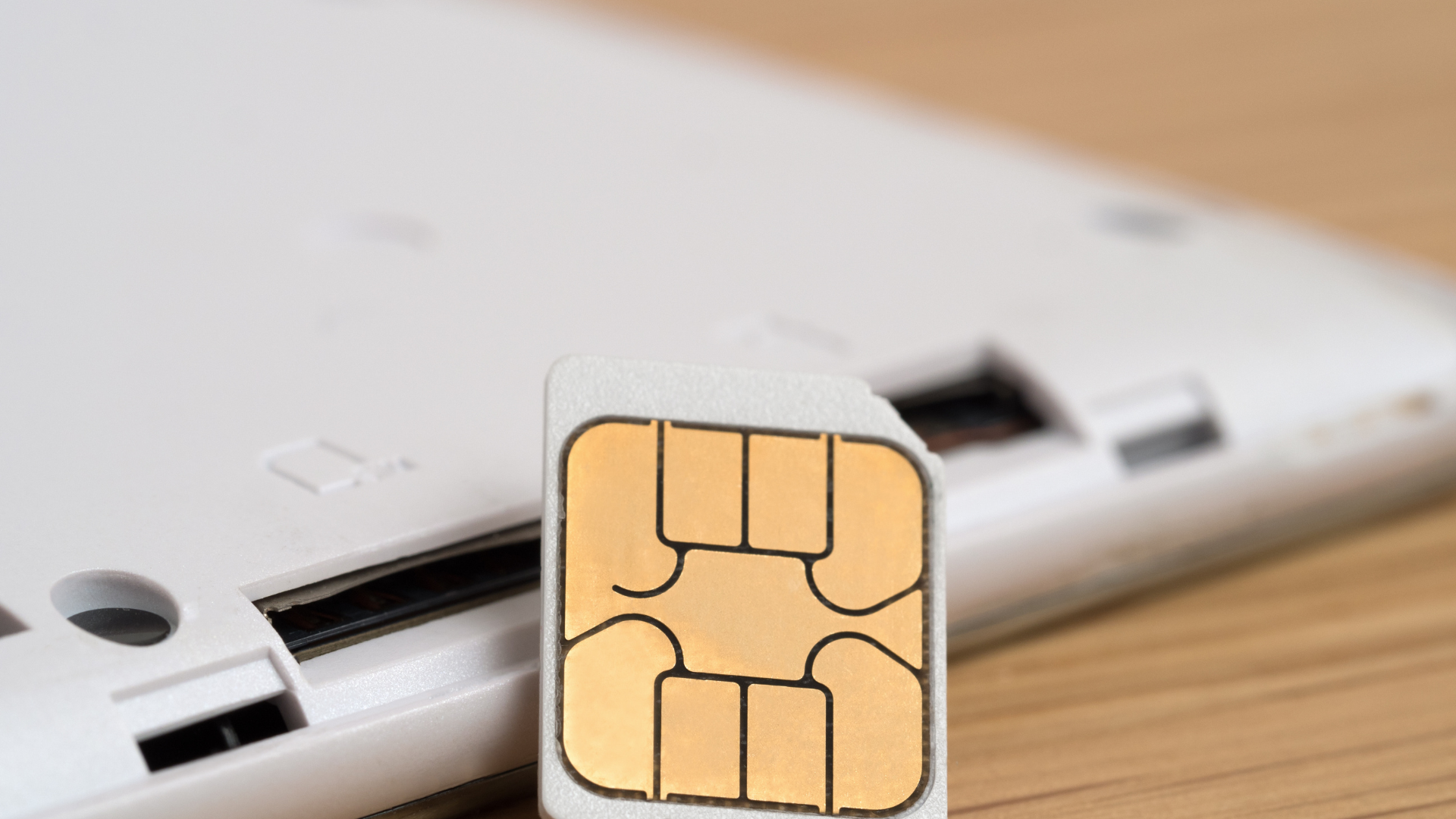 The best SIM card in France for expats
