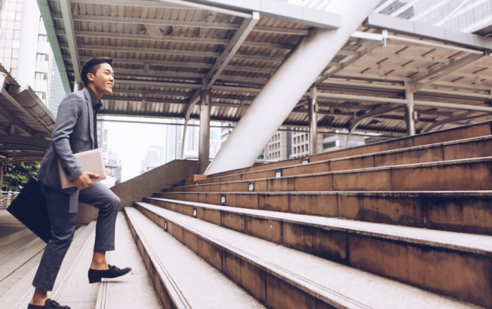 13 high-paying entry-level jobs for uni graduates