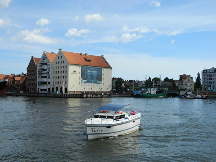 Motor Boat Cruise in Gdansk for Stag Dos | Pissup