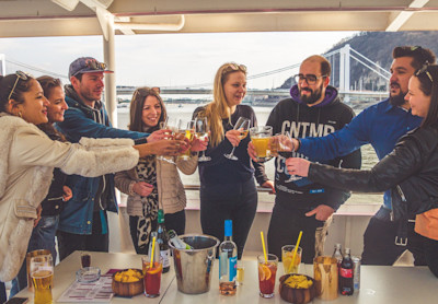 Tag på Booze Cruise med ubegrænset alkohol i Budapest