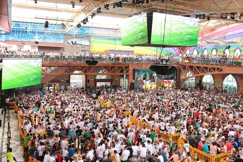 VIP-Tisch im Mega Park auf Mallorca | Pissup Reisen!