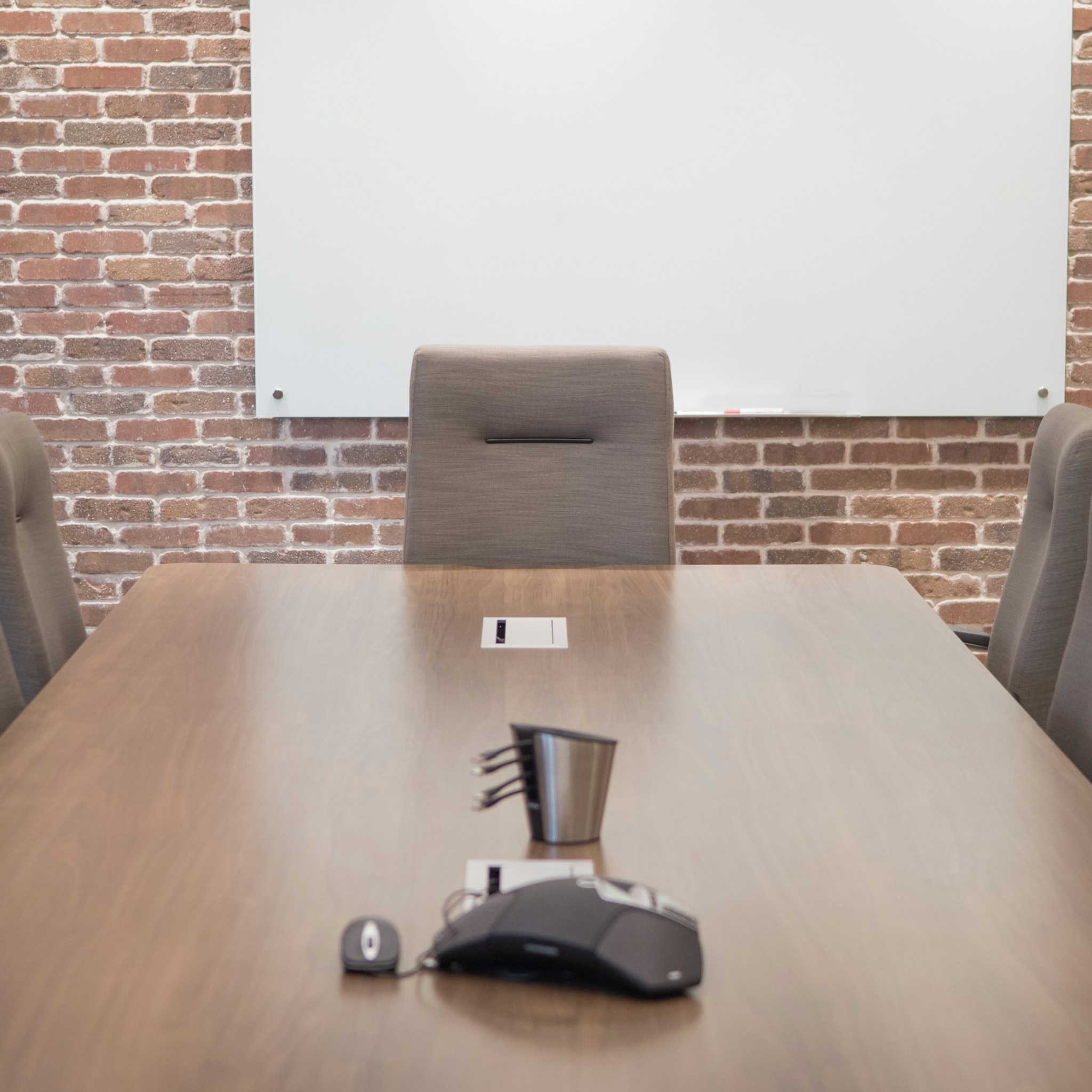 Anthropic Nears $2T Valuation as AI Directs Human Coders