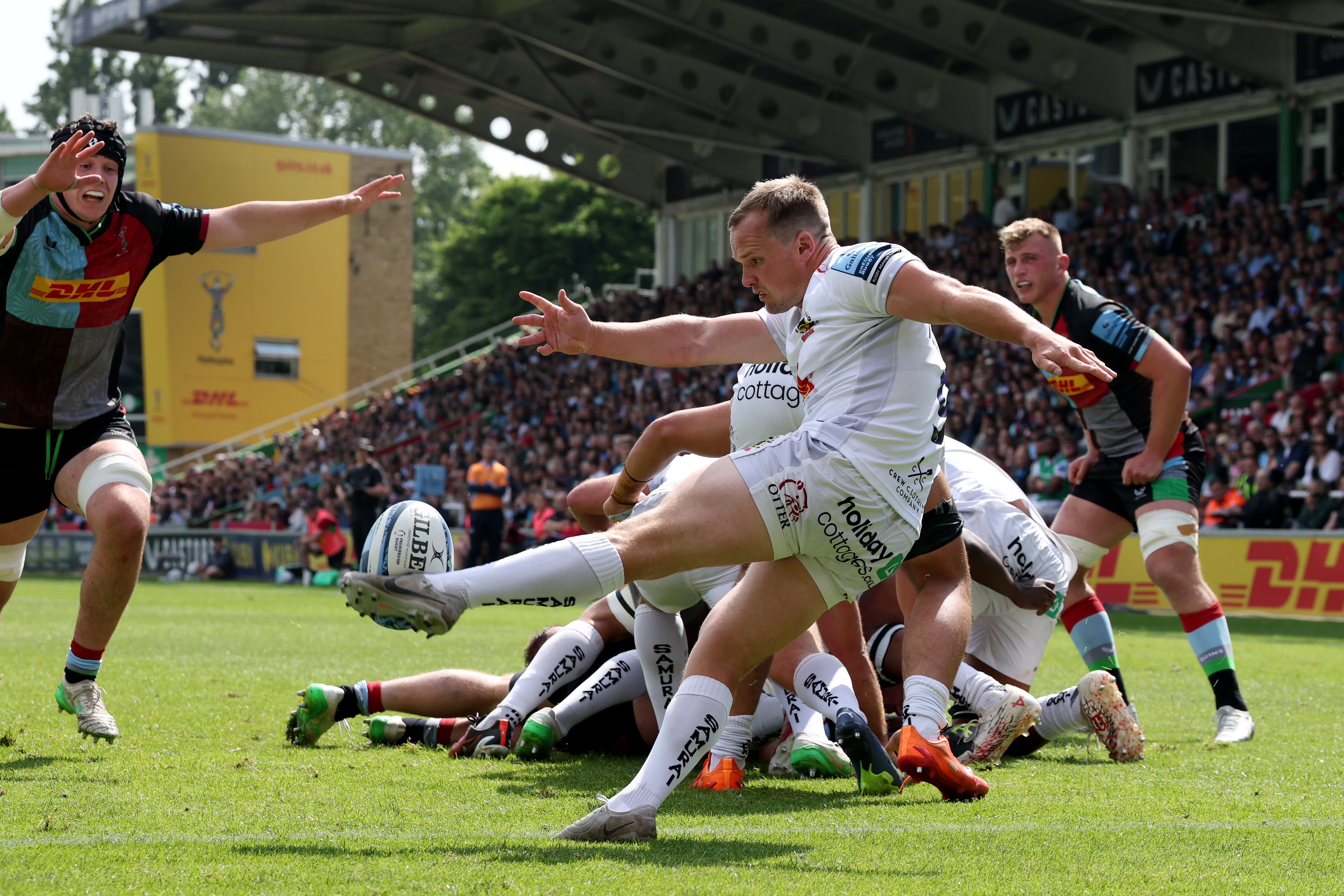 Townsend signs at The Stoop | Harlequins FC