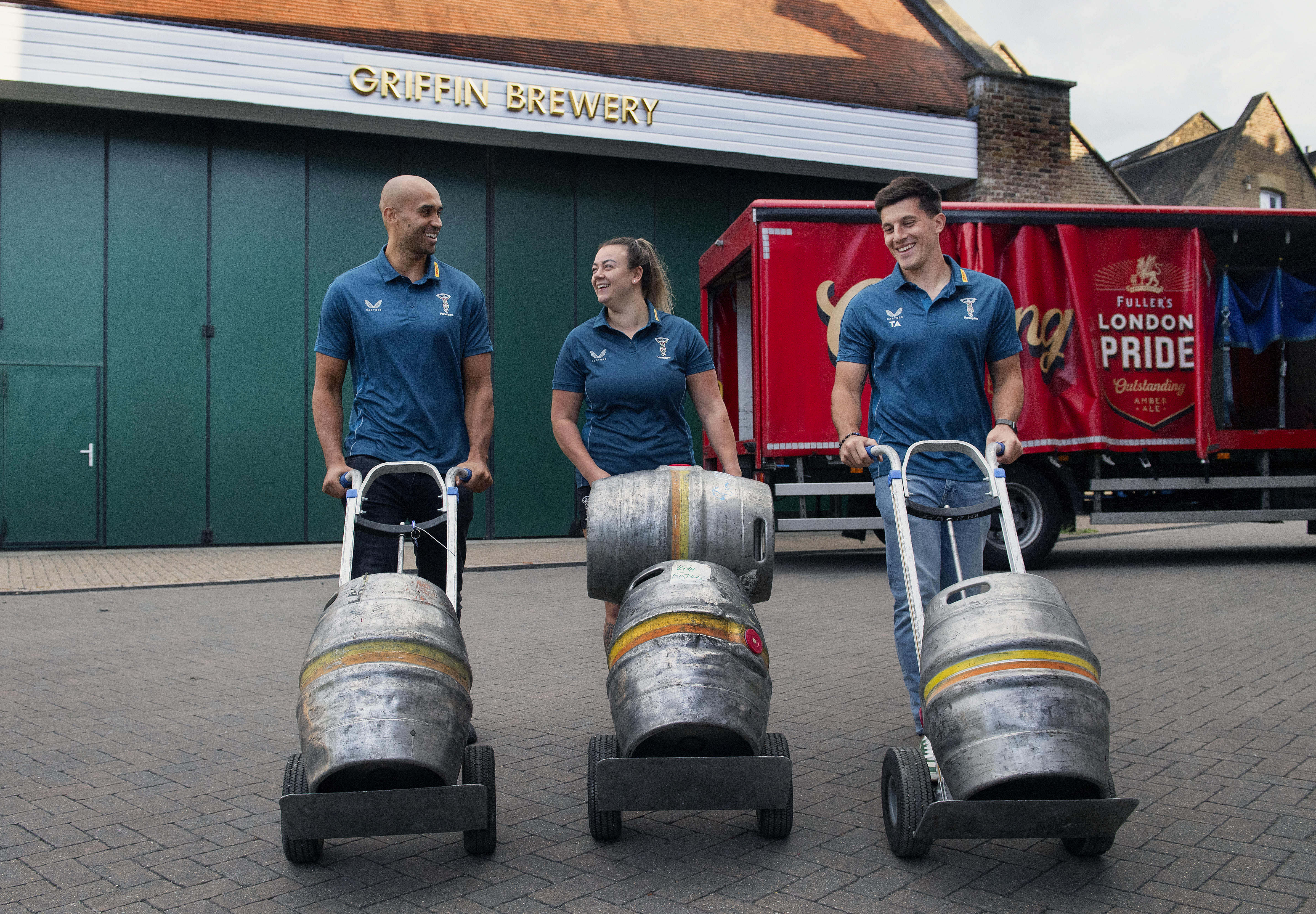 Harlequins stars deliver first batch of Fuller's London Pride to The ...