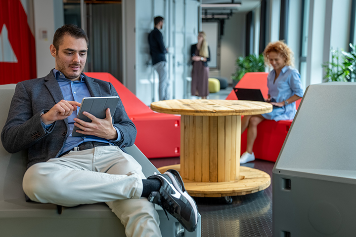 Albstadtweg 10 - ein Bürogebäude, das grünes Potenzial ausreizt.