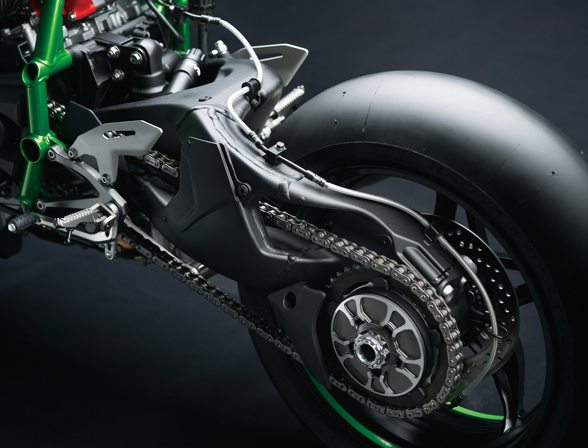 Closed-course Model Ninja H2R | ANSWERS | Kawasaki's Solutions for the ...