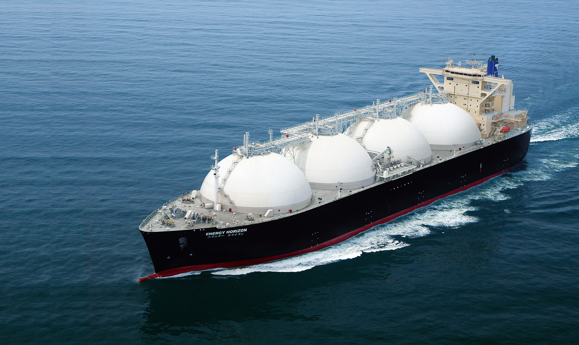 From LNG Carriers to Liquefied Hydrogen Carriers | ANSWERS | Kawasaki's ...