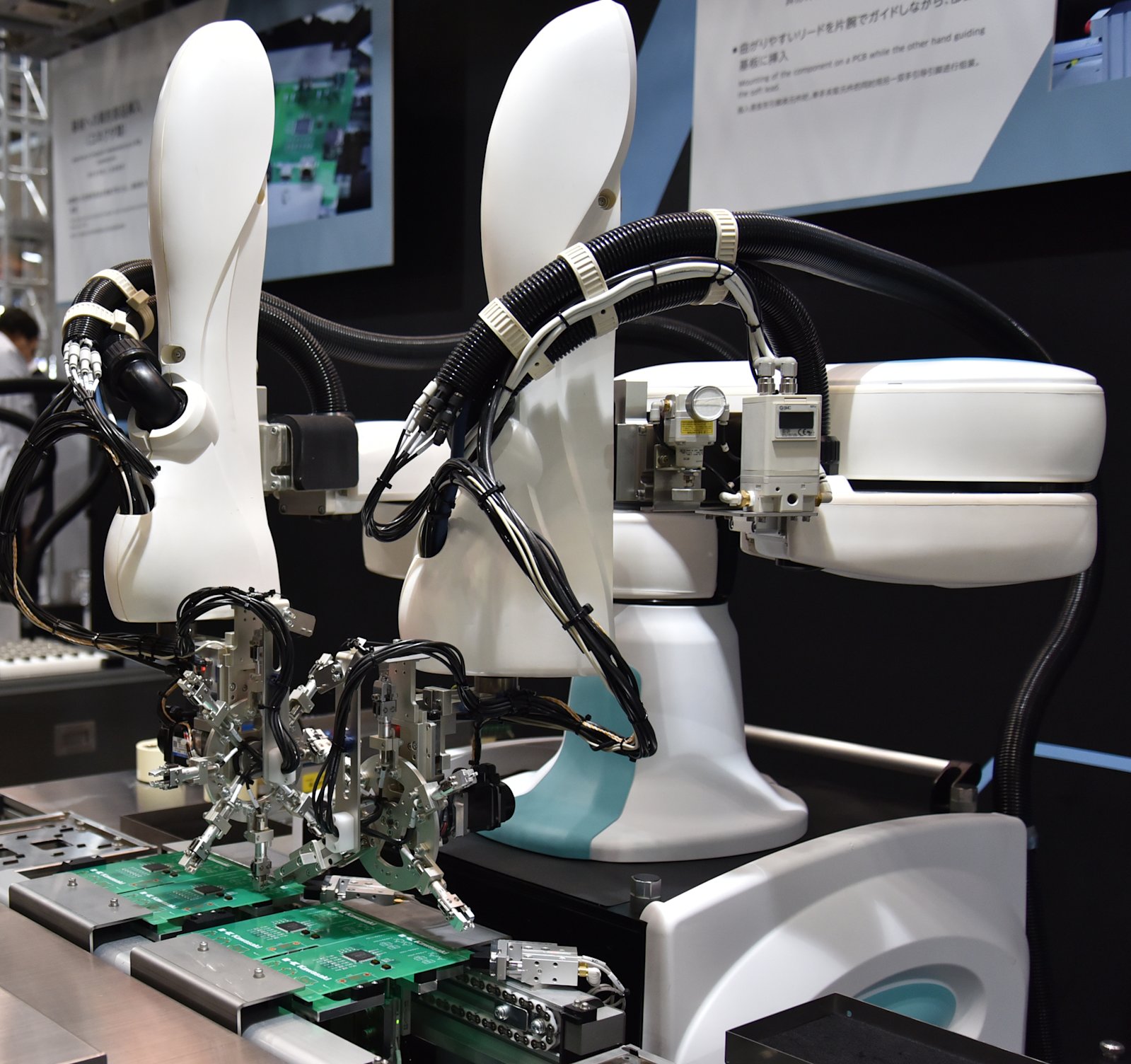 duAro A Dual-arm SCARA (Selective Compliance Assembly Robot Arm) Robot ...