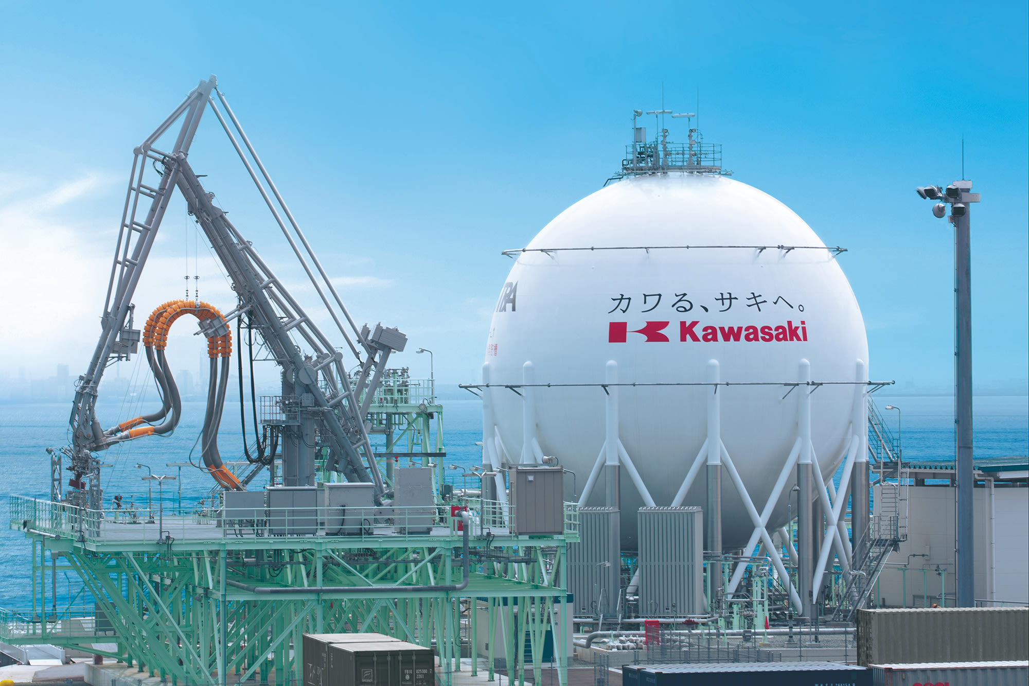 日本最大的液氢储罐。将氢气保持在-253°C的复杂过程| ANSWERS | Kawasaki's Solutions for the ...