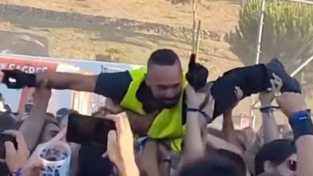 WATCH: Security guard crowd surfs at metal festival | Articles | rova