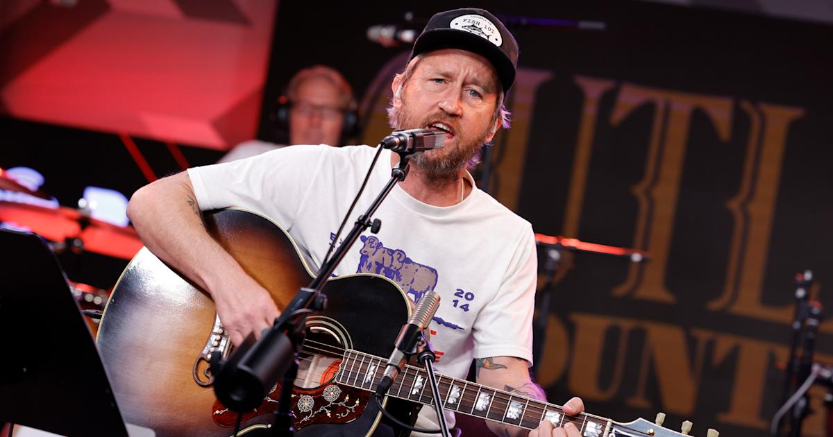 Foo Fighters guitarist Chris Shiflett announces one-off acoustic ... Foo Fighters guitarist Chris Shiflett announces one-off acoustic ...