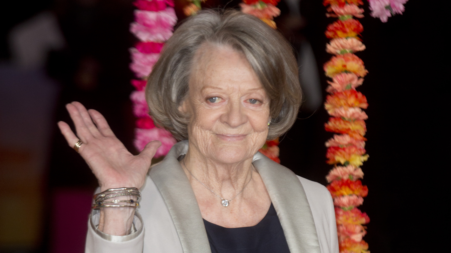 'A national treasure': Dame Maggie Smith dies aged 89 | rova