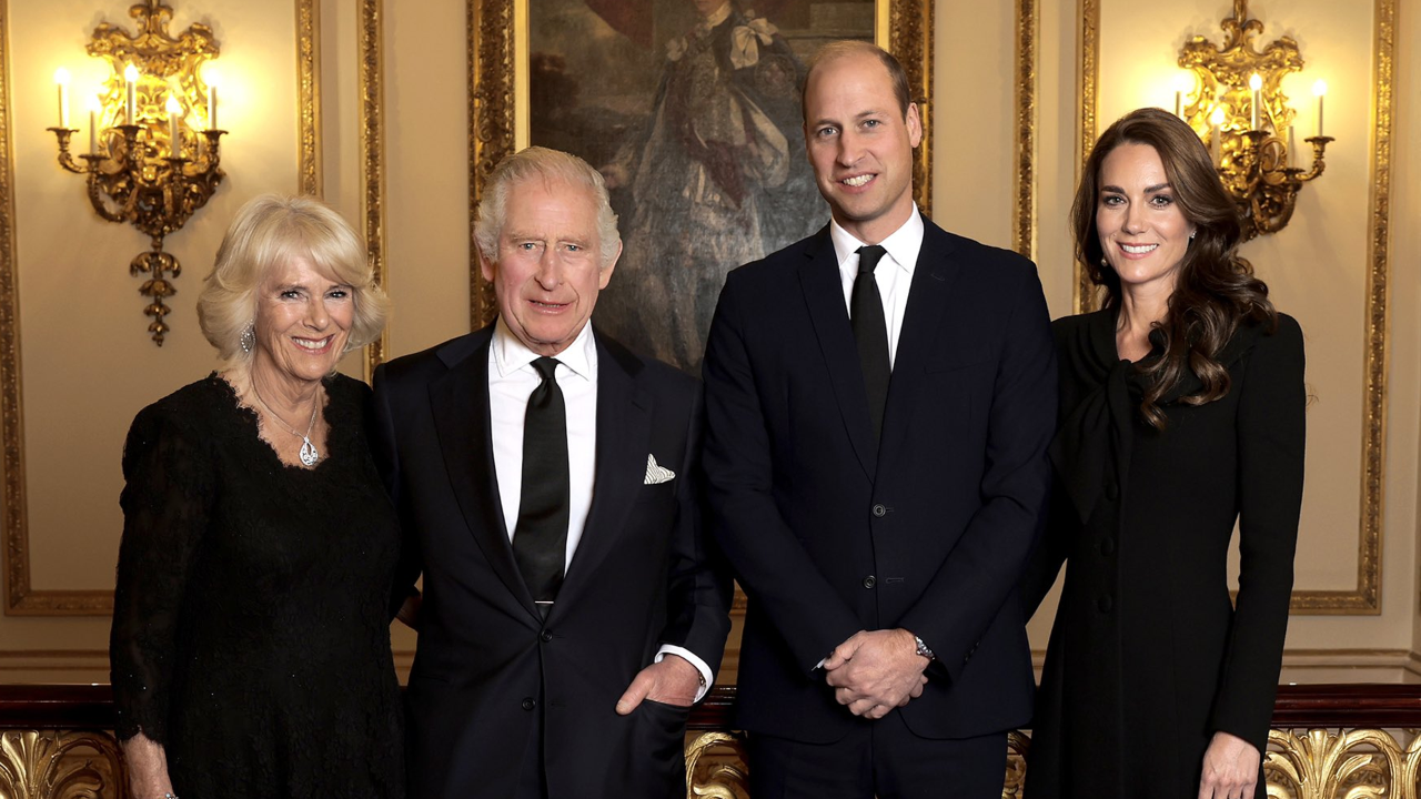 Royal Family shares their first official portrait | Articles | rova