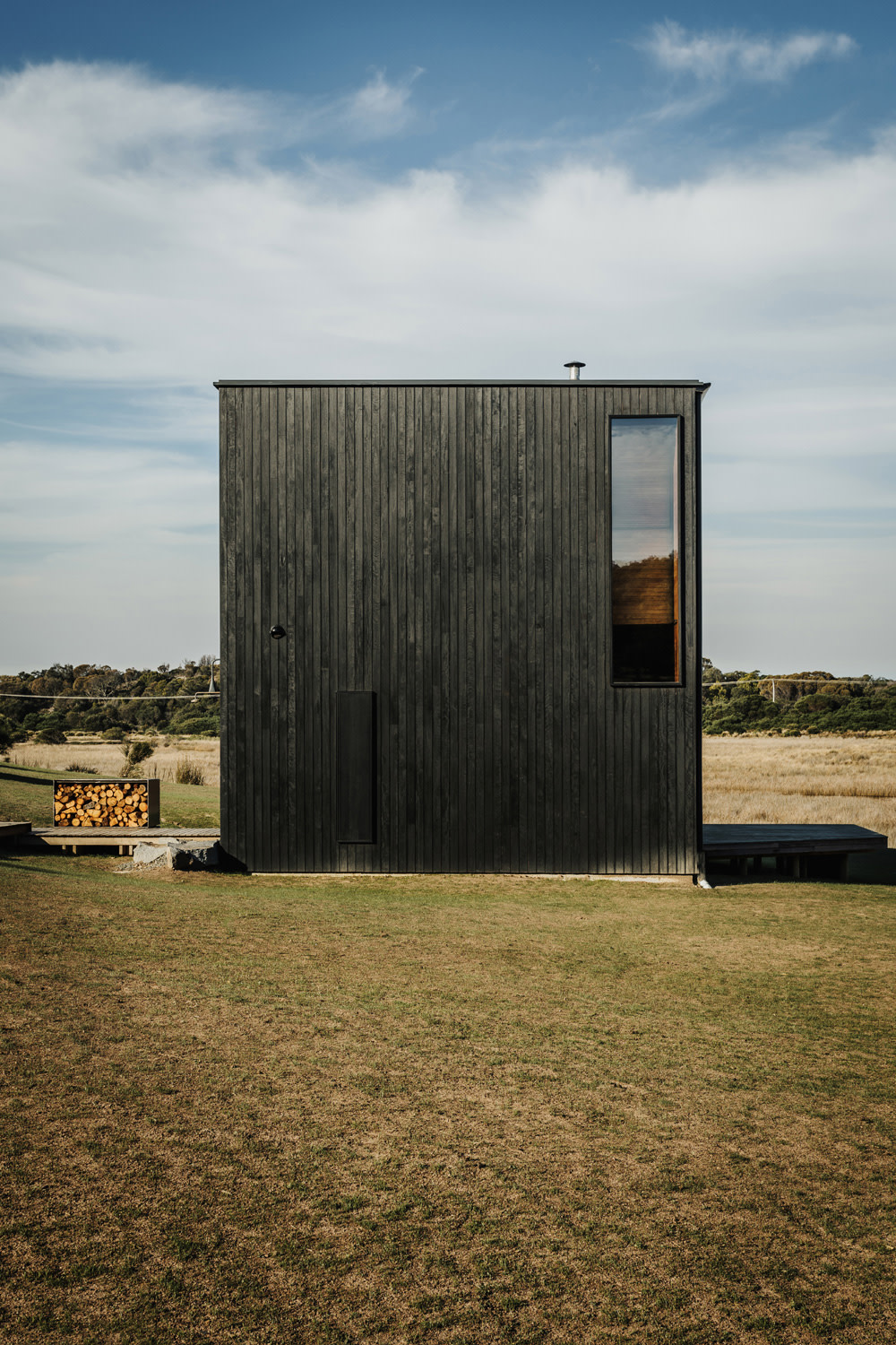 Best Black Cube Cabins & Black Box House Designs | Field Mag
