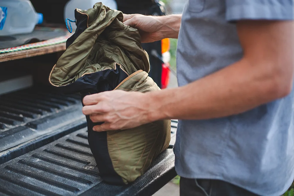 Best Waterproof Blanket for Camping and Picnics | Field Mag