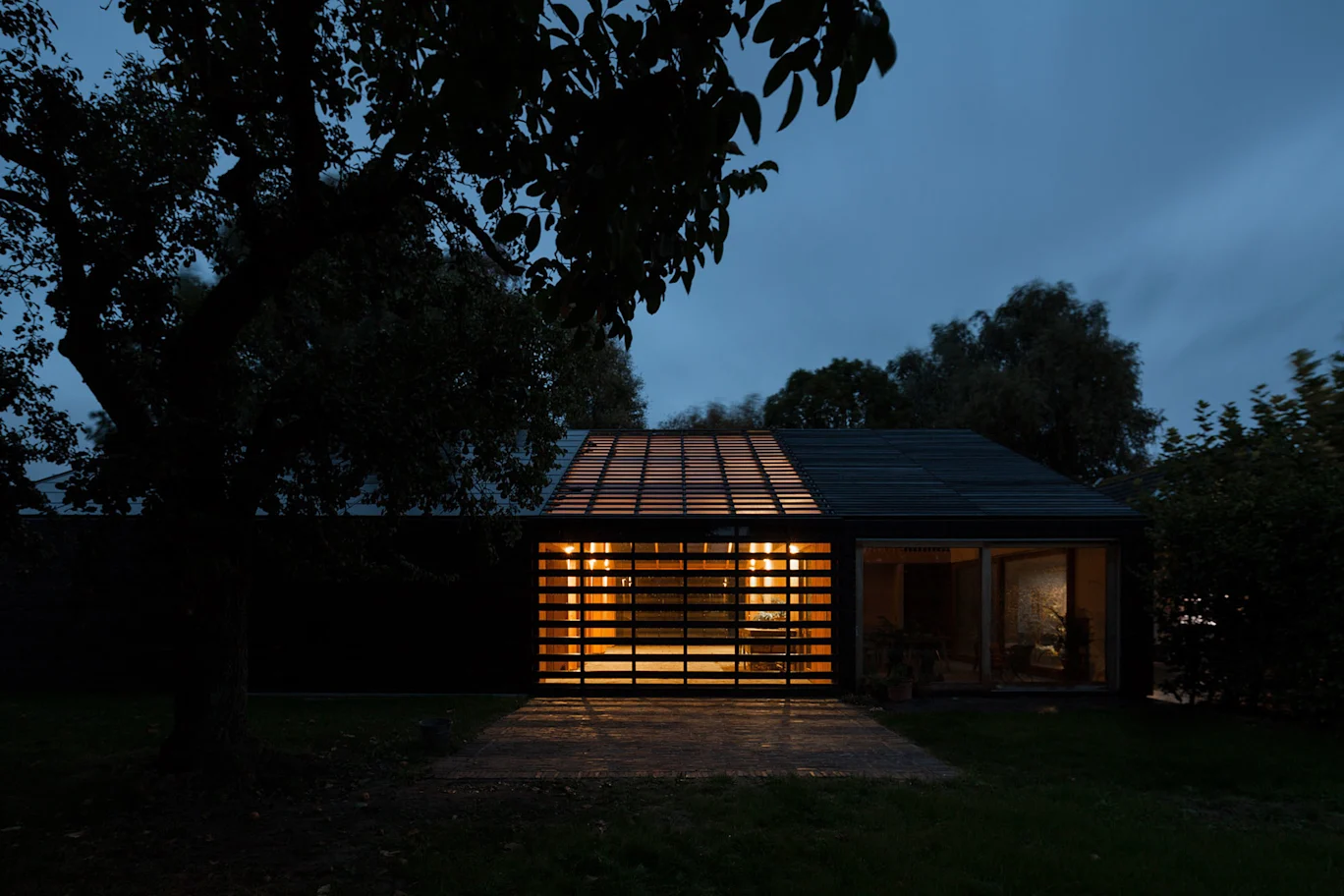 A Historic Barn Outside Den Hague Redesigned - Contemporary Barn Update ...
