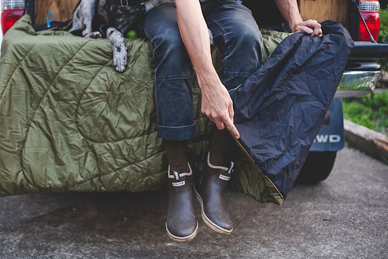 Best Waterproof Blanket for Camping and Picnics | Field Mag