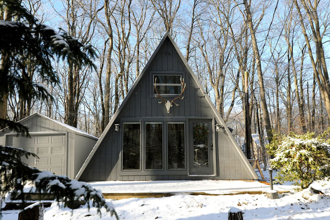 13 Best Poconos Cabin Rentals on Airbnb | 2020 | Field Mag