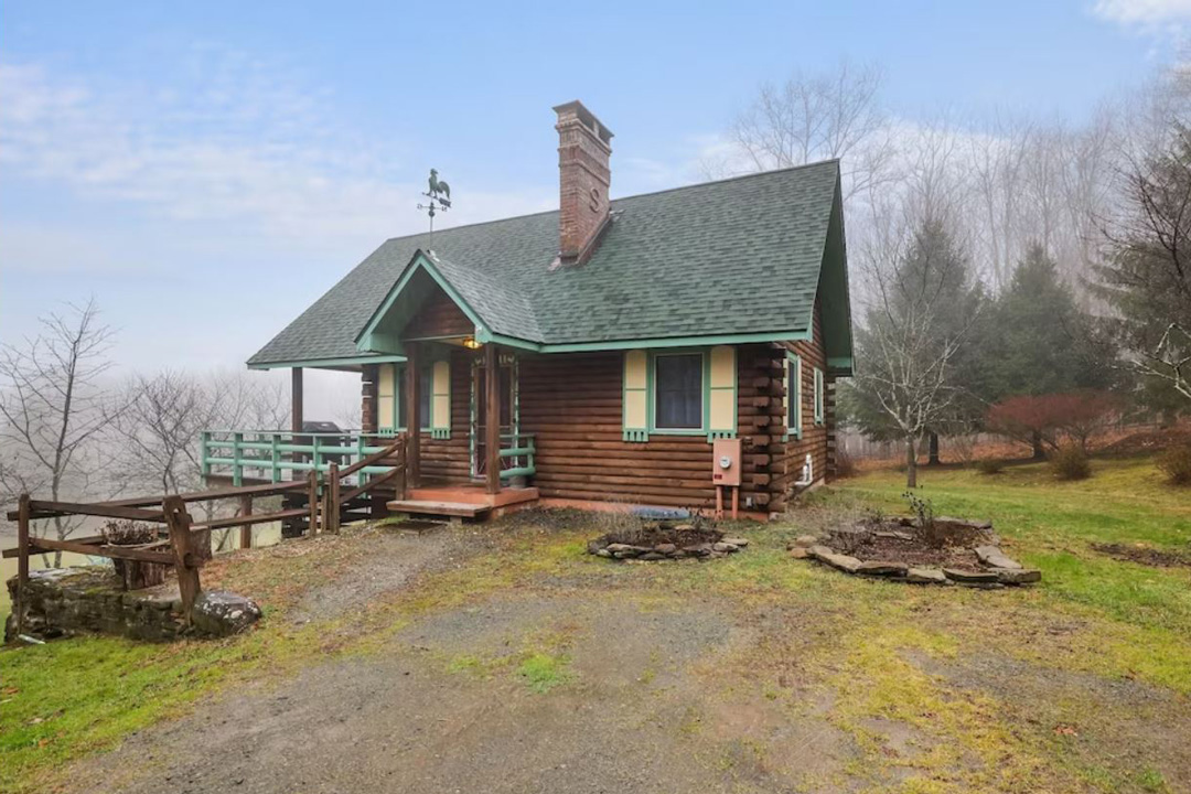 14 Best Poconos Cabin Rentals for a PA Vacation | 2024 | Field Mag