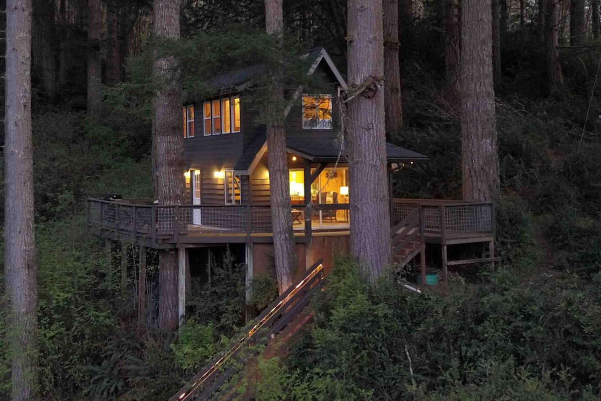 Treehouse Rentals in Oregon: The 11 Best on Airbnb | Field Mag