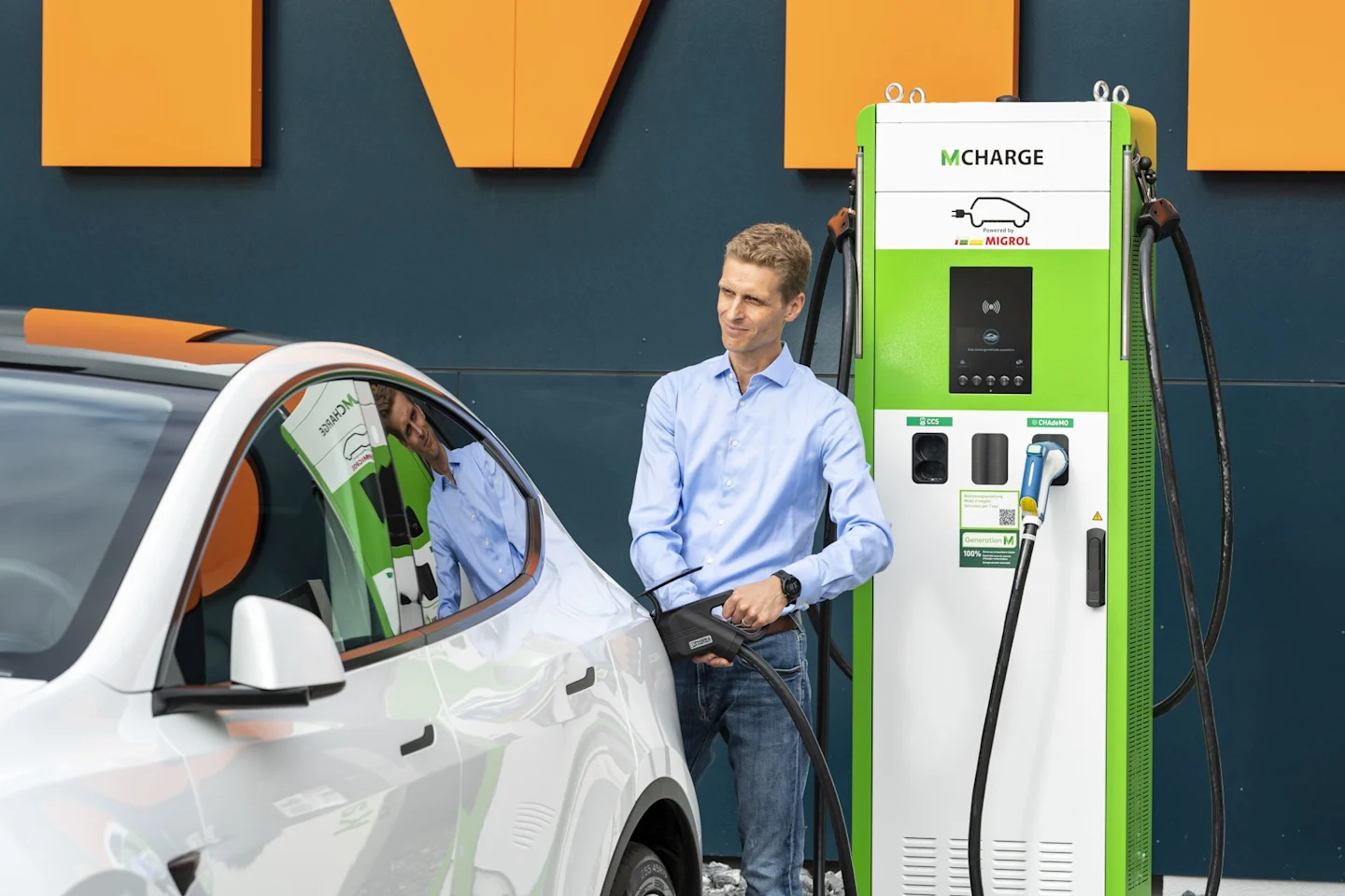 Beim Einkaufen mal eben Strom tanken | Migros Beim Einkaufen mal eben Strom tanken | Migros