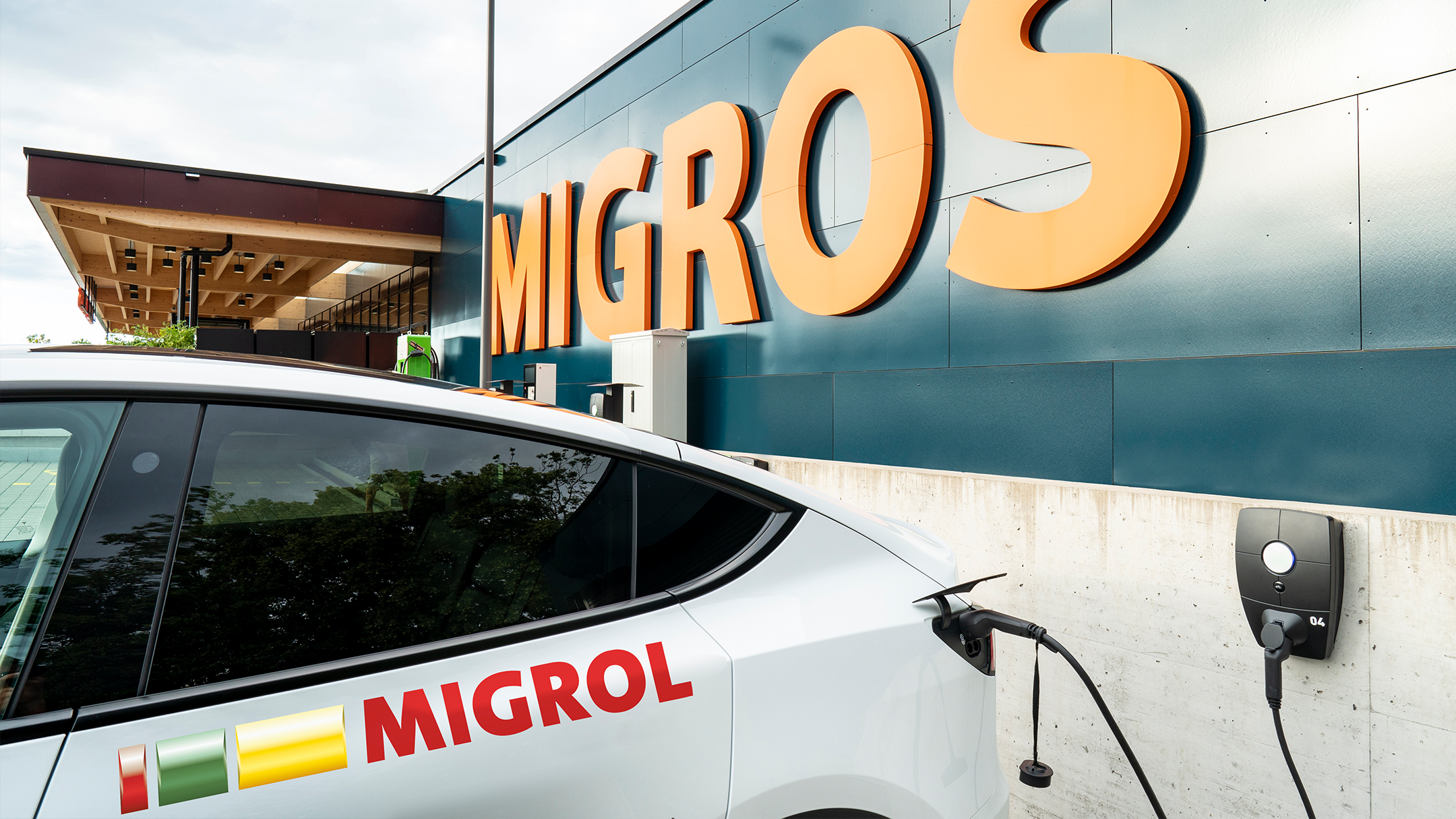 Migrol baut über 2'000 E-Ladestationen an Migros-Standorten in der ...