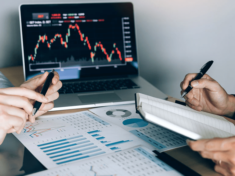 Market Economy vs. Command Economy: Comparison Guide | Plus500