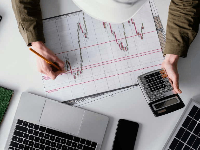 Hedge Funds Explained: Strategies, Jobs & Insights | Plus500