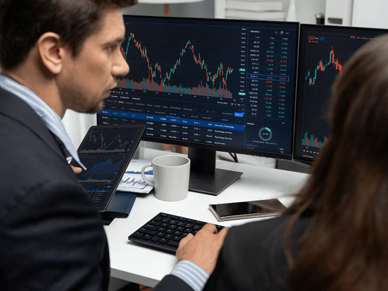 Bitcoin Tops $97K, Gold Soars, U.S. Sells Venezuelan Oil | Plus500