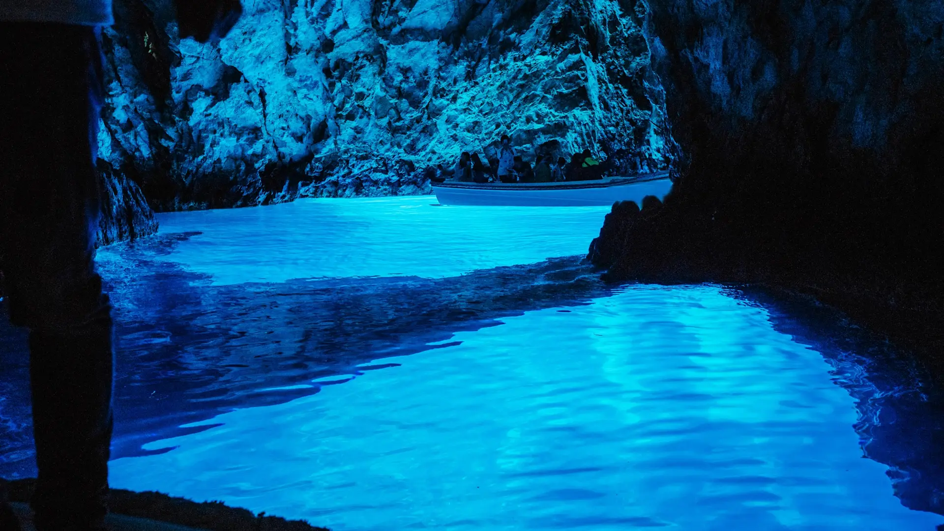 The 10 Most Beautiful Blue Places in the World | Tourlane