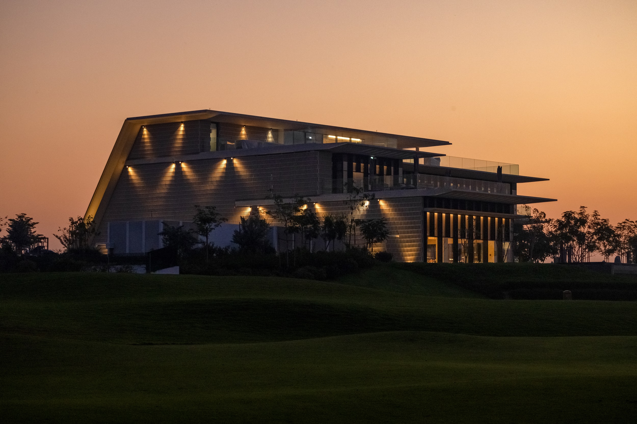 Al Zorah Golf & Yacht Club makes statement of intent with opening of ...
