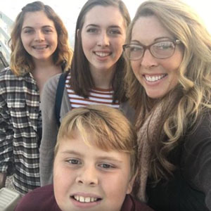 Newly Diagnosed With HIV, Jennifer Vaughan Rises to YouTube Prominence