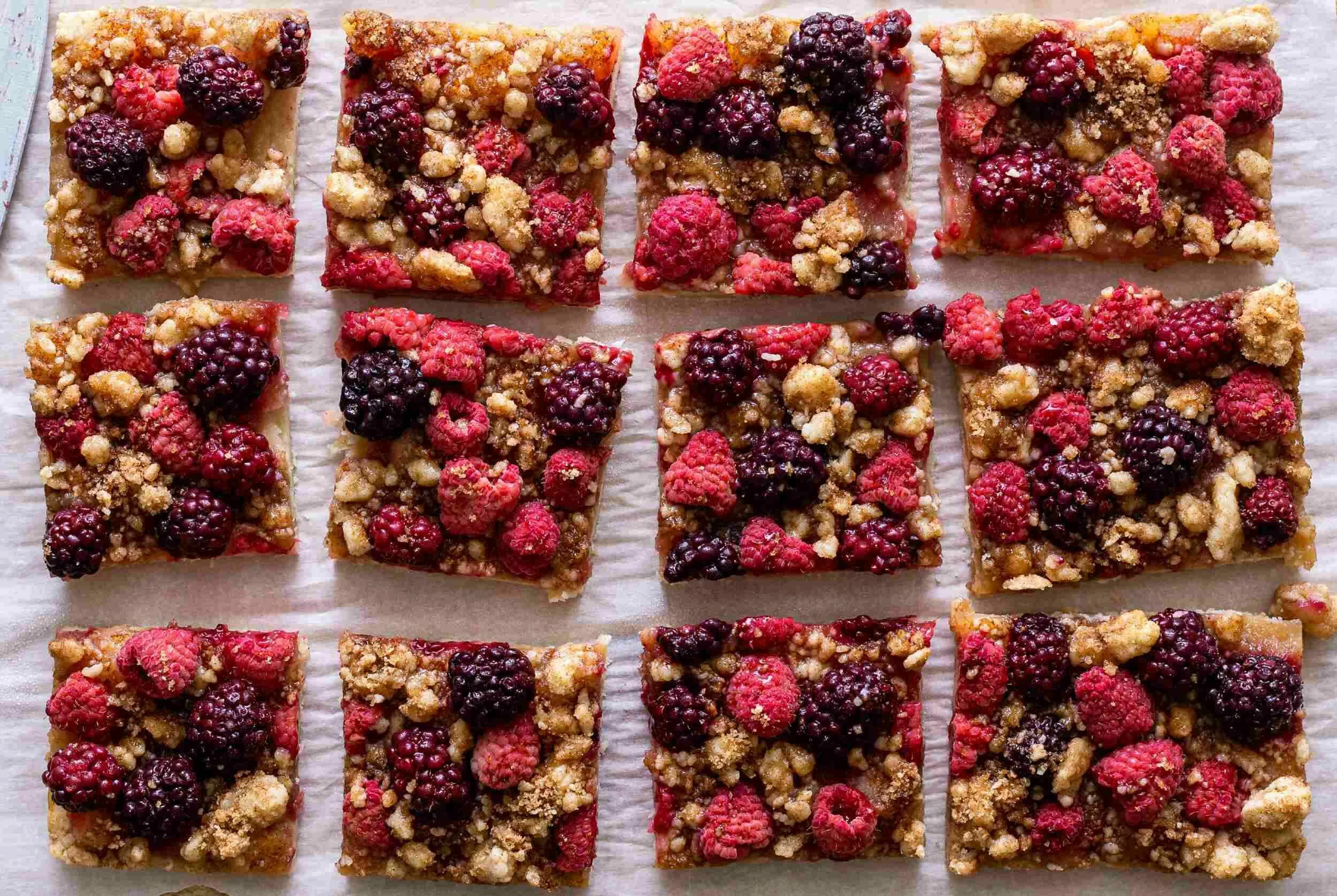 Bumble Crumble Cake | Command Cooking