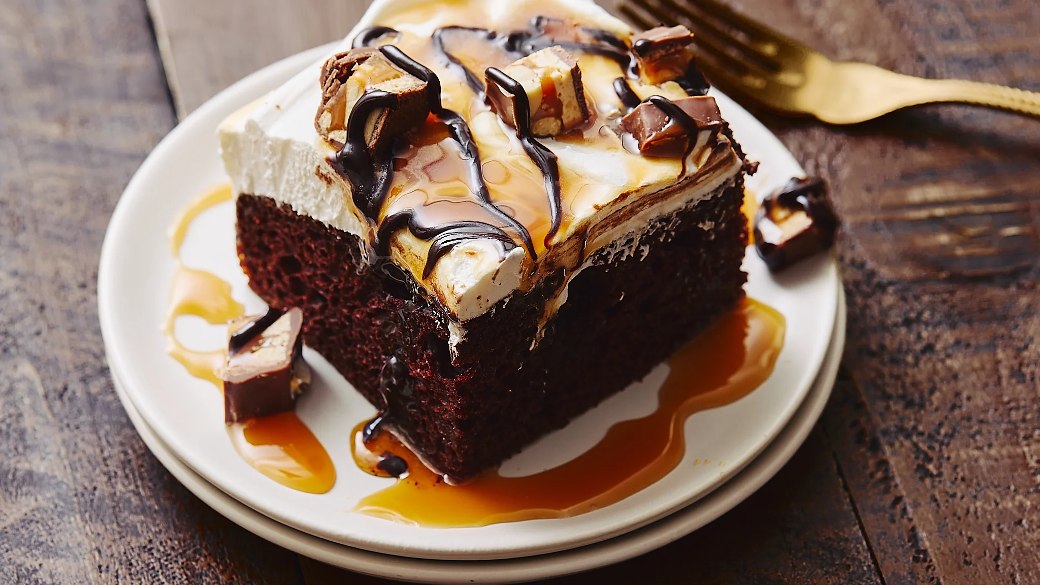 Candy Bar Poke Cake | Command Cooking