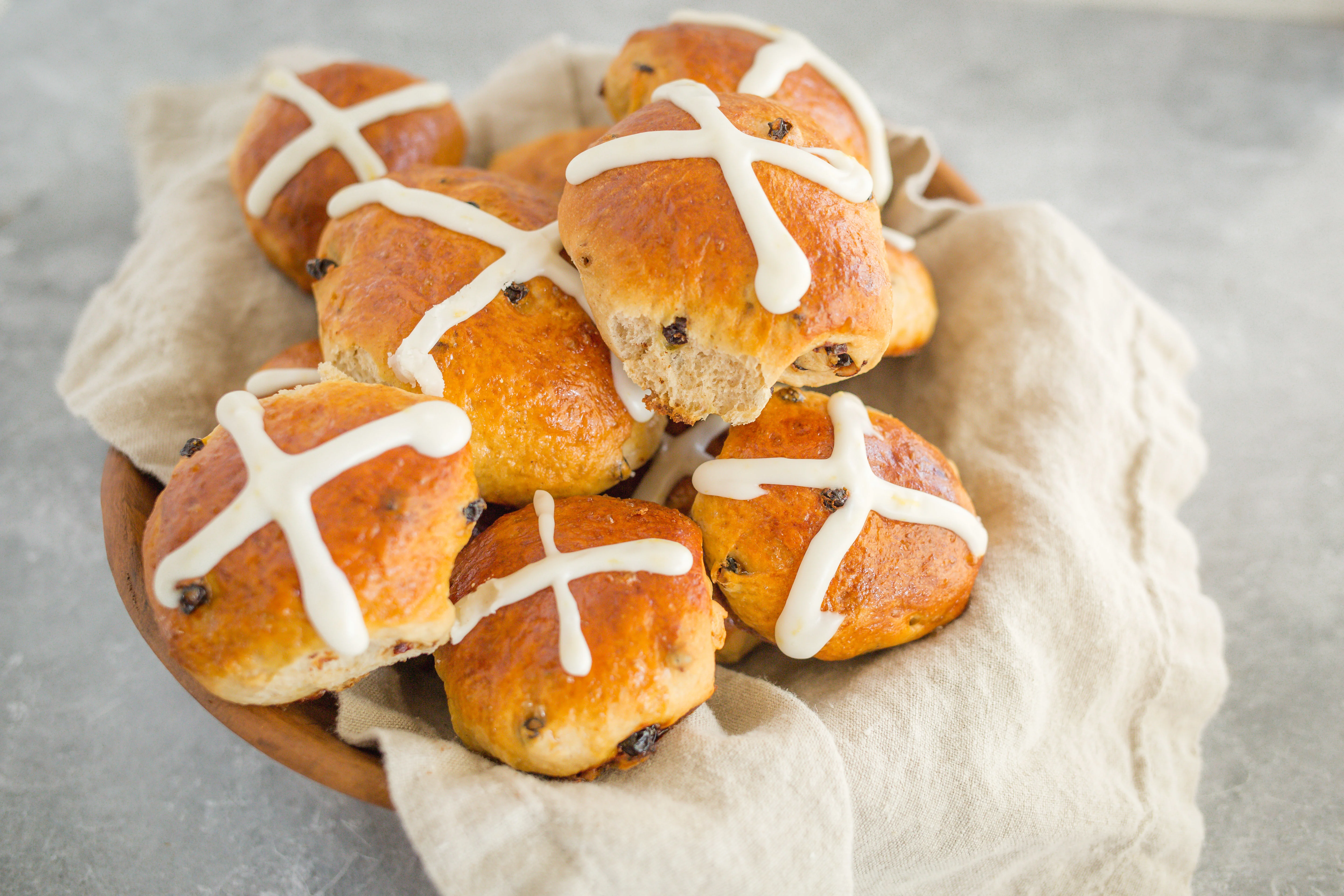 Sunday-Best Hot Cross Buns | Holy Recipe