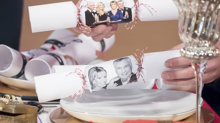 Cracking Christmas crackers | This Morning
