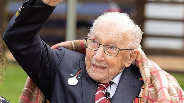 Captain Sir Tom Moore dies aged 100 | This Morning