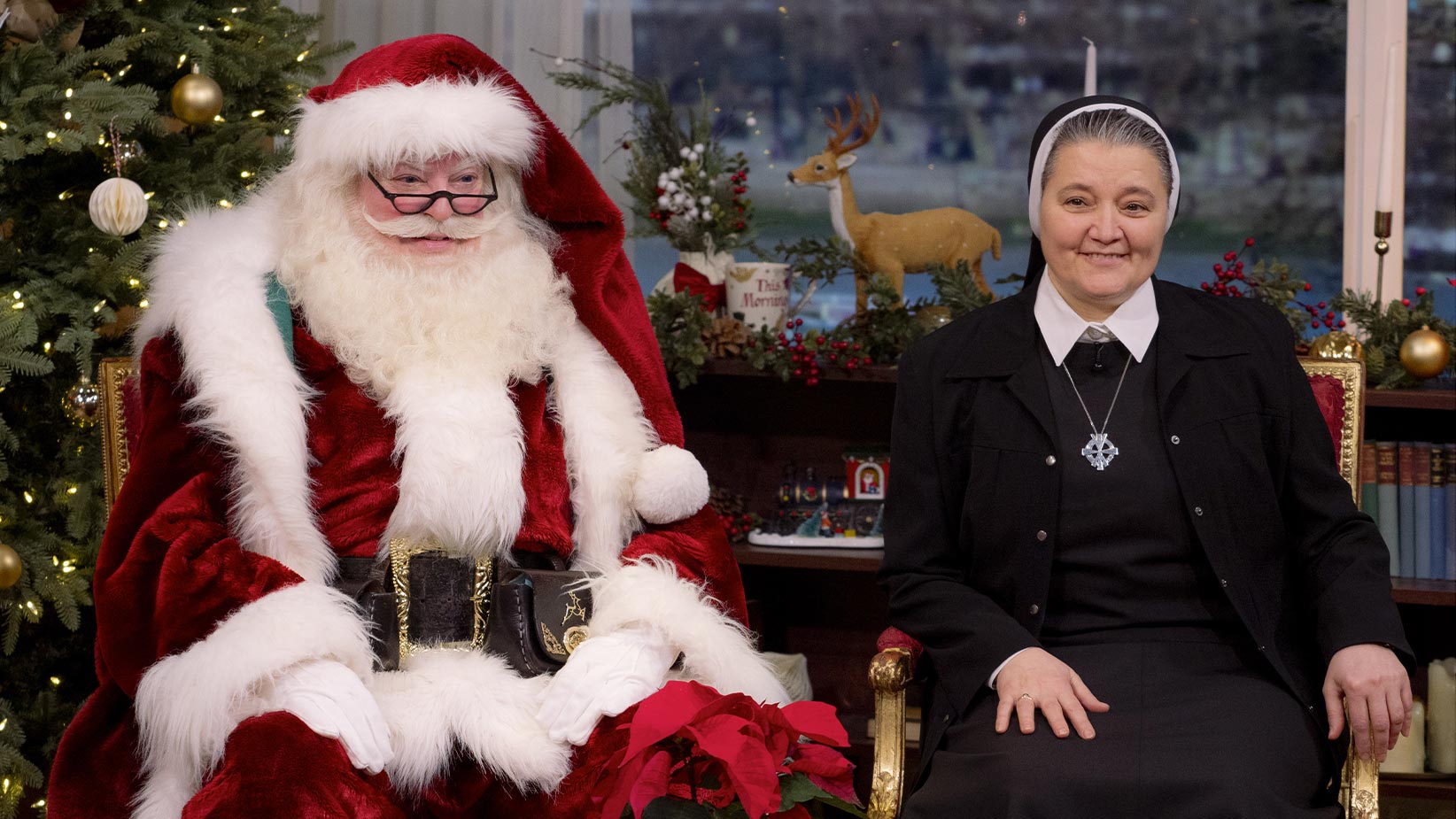 A special Merry Christmas from Santa and Sister Linda | This Morning