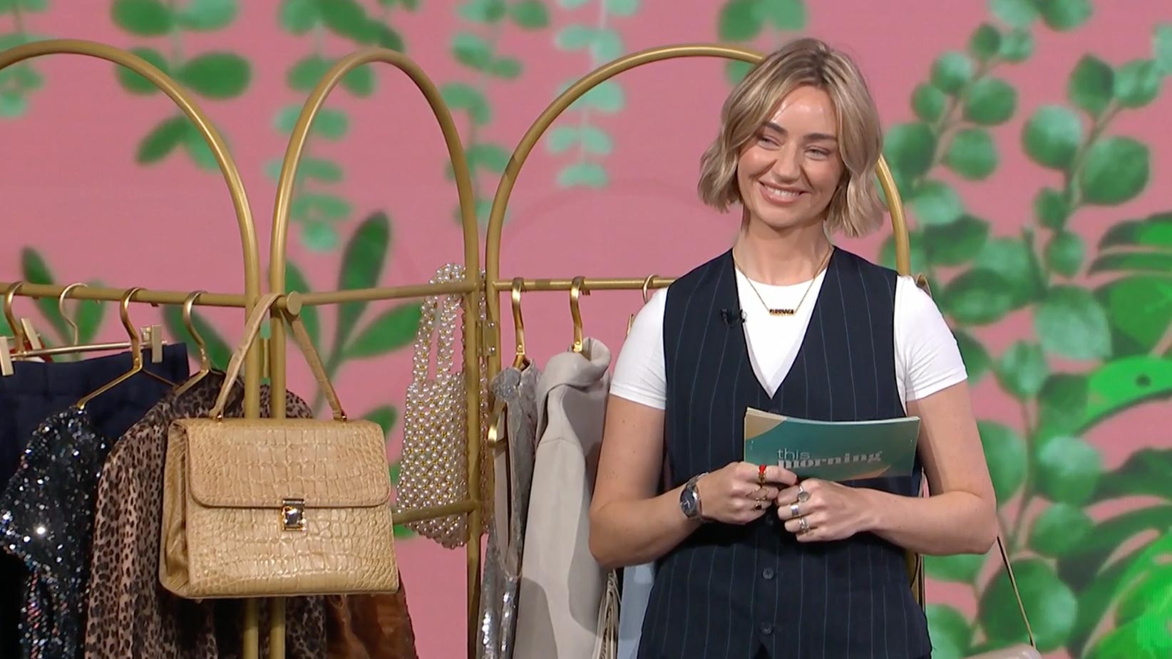 All the tips and tricks to find trendy second hand outfits | This Morning