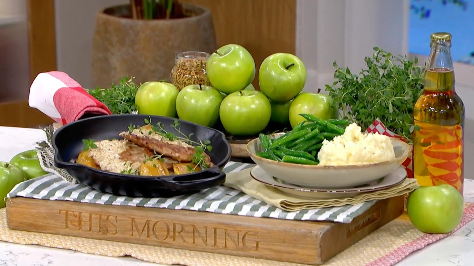 Tom Kerridge's pork medallions in an apple and mustard sauce | This Morning