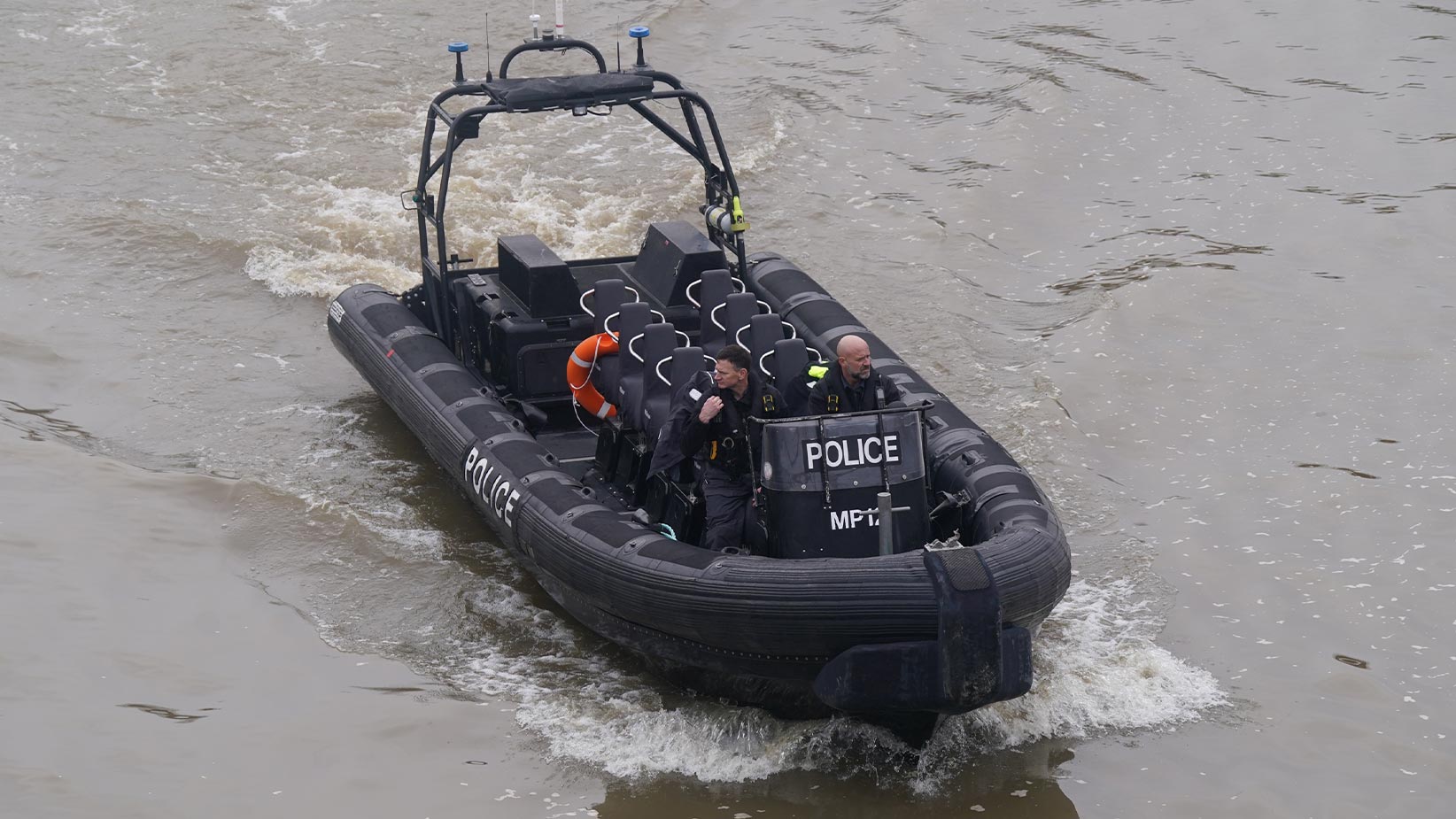Body found in search for Clapham chemical attack suspect | This Morning