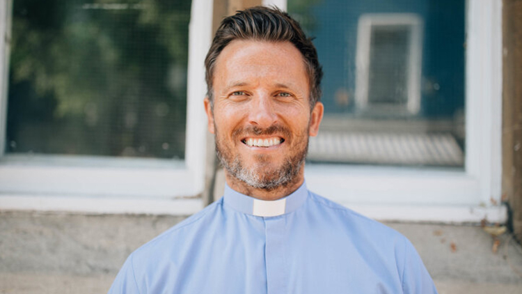 Meet the portable priest helping you through lockdown | This Morning