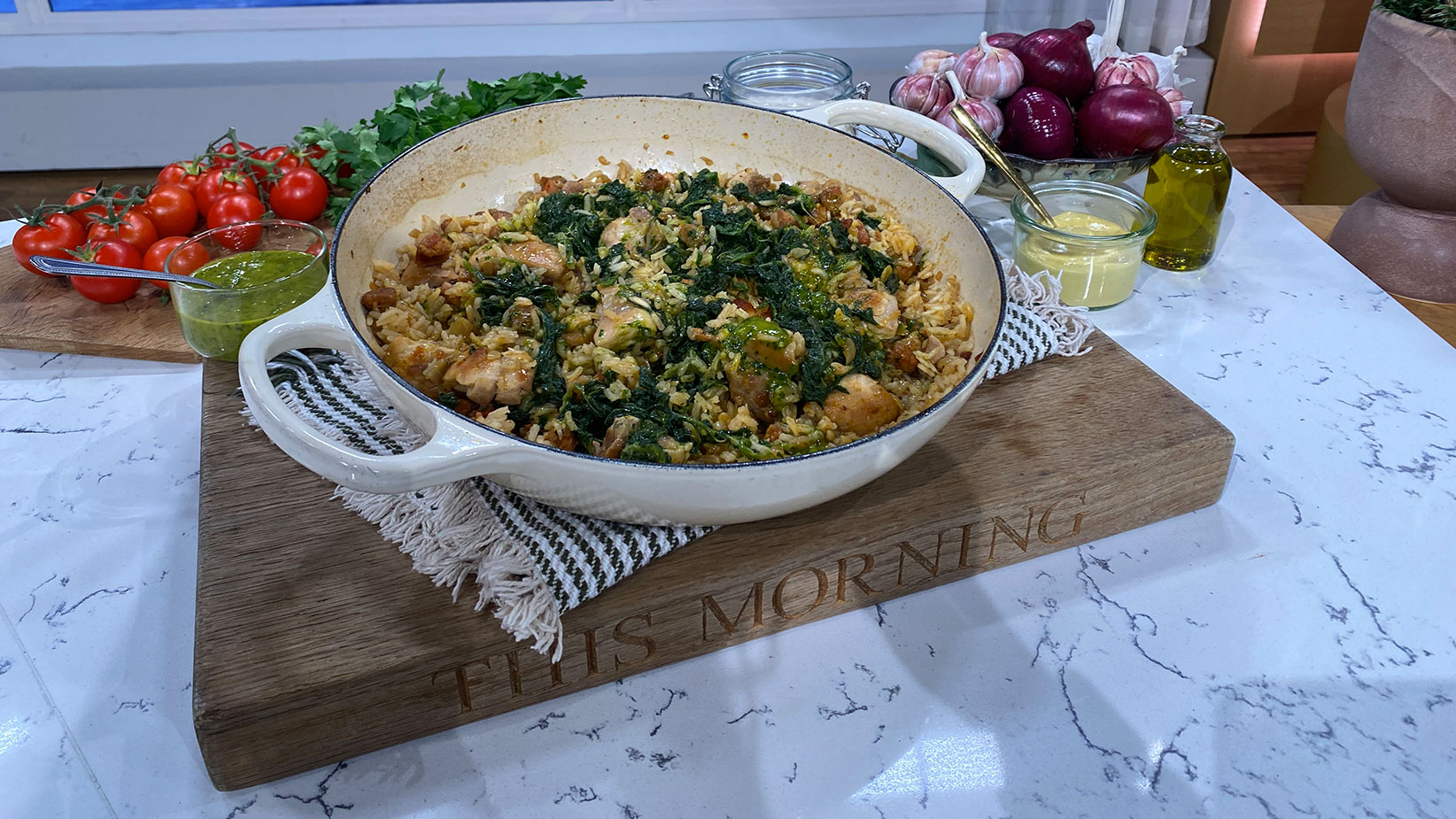 Phil Vickery's 30 minute chicken and chorizo rice | This Morning