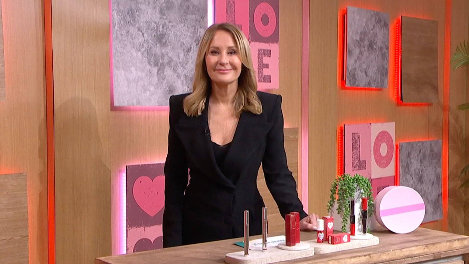 Get date night ready with the best kiss-proof makeup! | This Morning