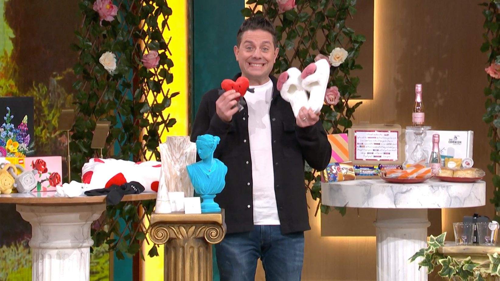 The ultimate Valentine's Day gift guide! | This Morning