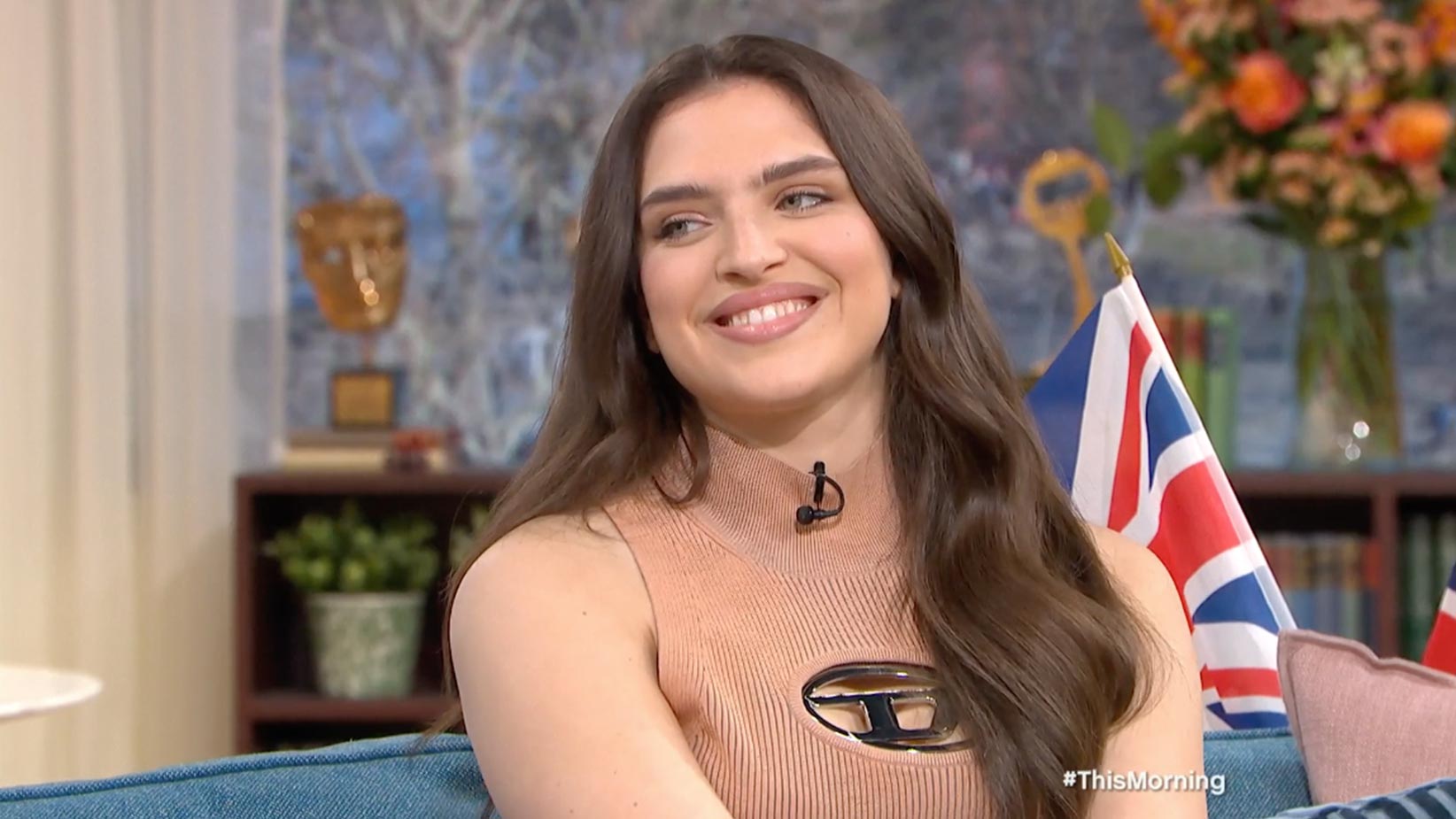 Meet the UK's Eurovision entry… Mae Muller! | This Morning